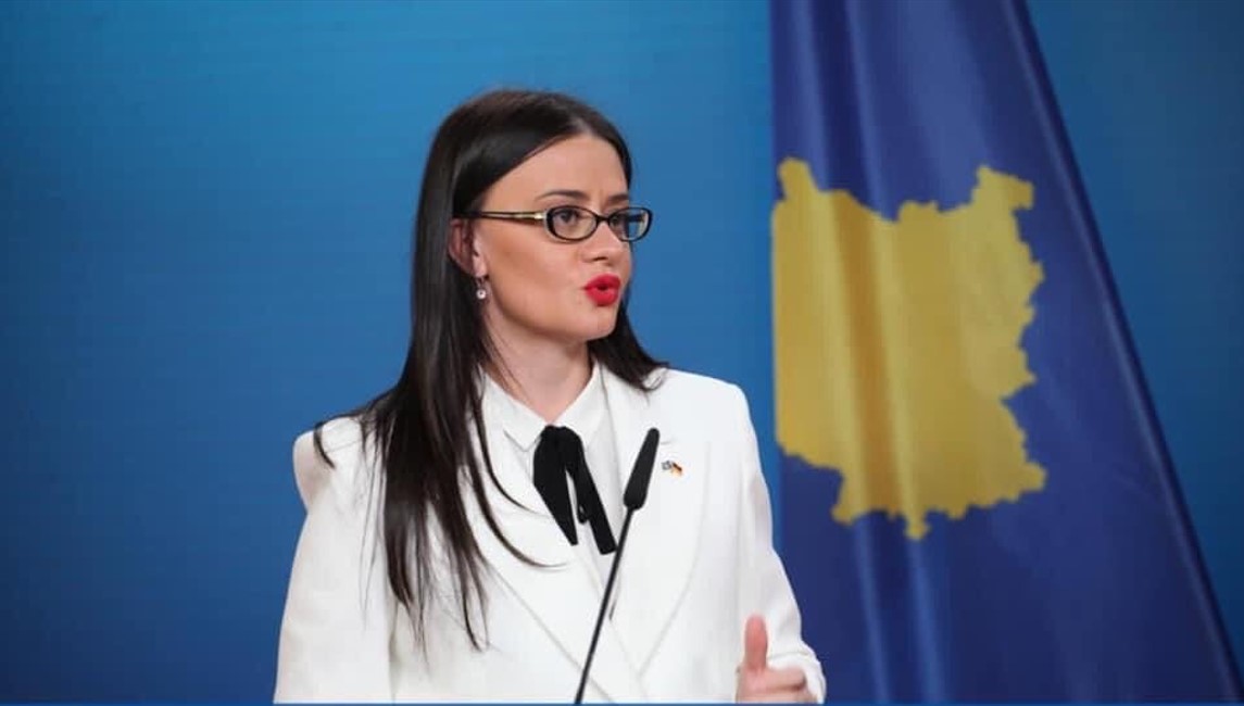 Bartja e shamisë në shkolla, Haradinaj i del krah Nagavcit për ...