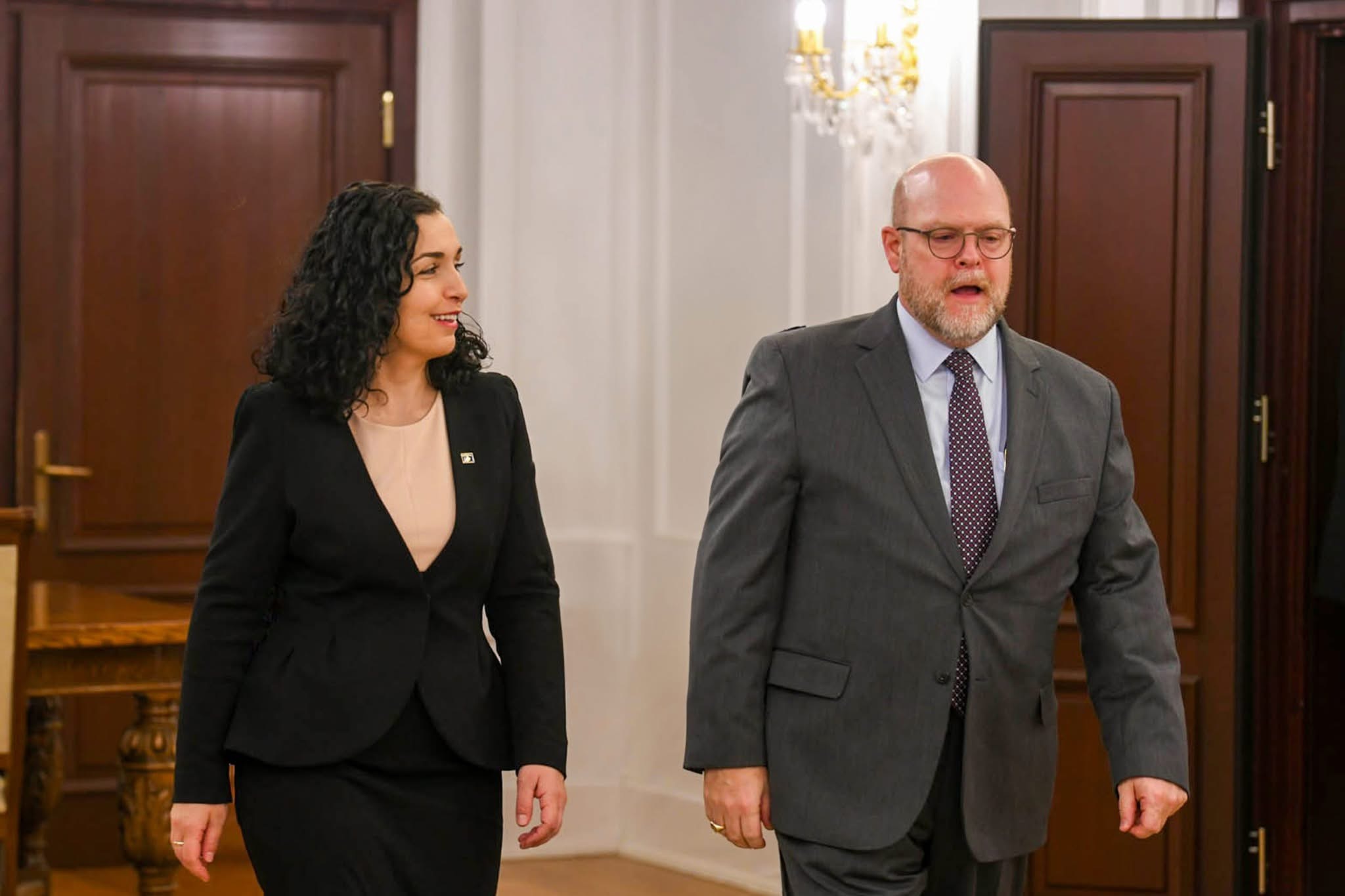 Osmani e dekoron Hovenierin me Urdhrin “Dr. Ibrahim Rugova”