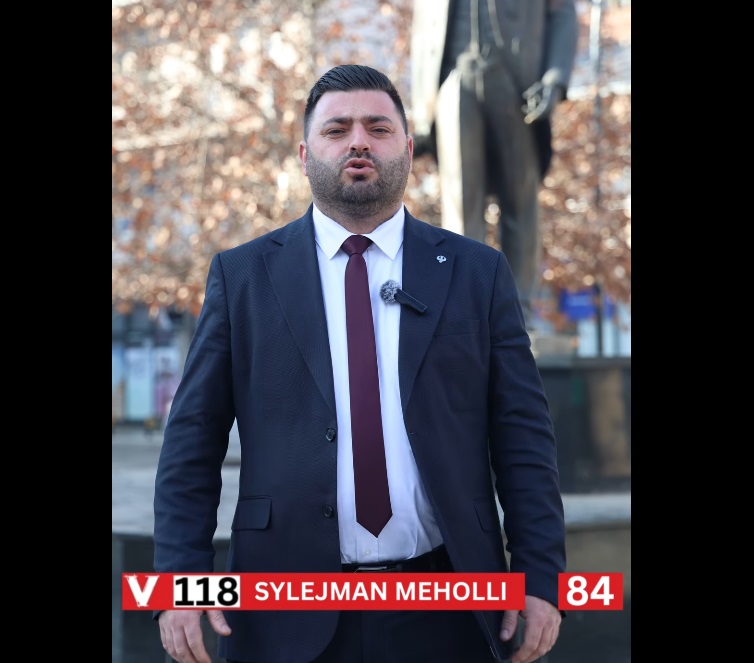 Sylejman Meholli fton qytetarët në tubimin e madh të Lëvizjes ...